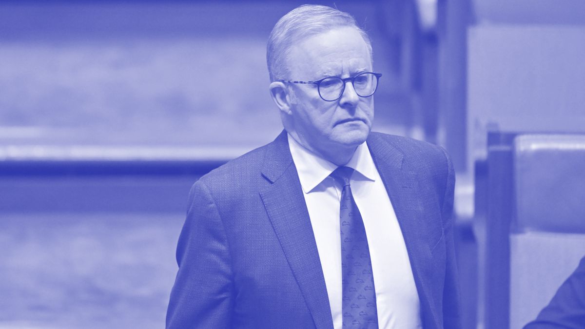 Coalition goes on the attack over prime minister's 'cheat sheet ...